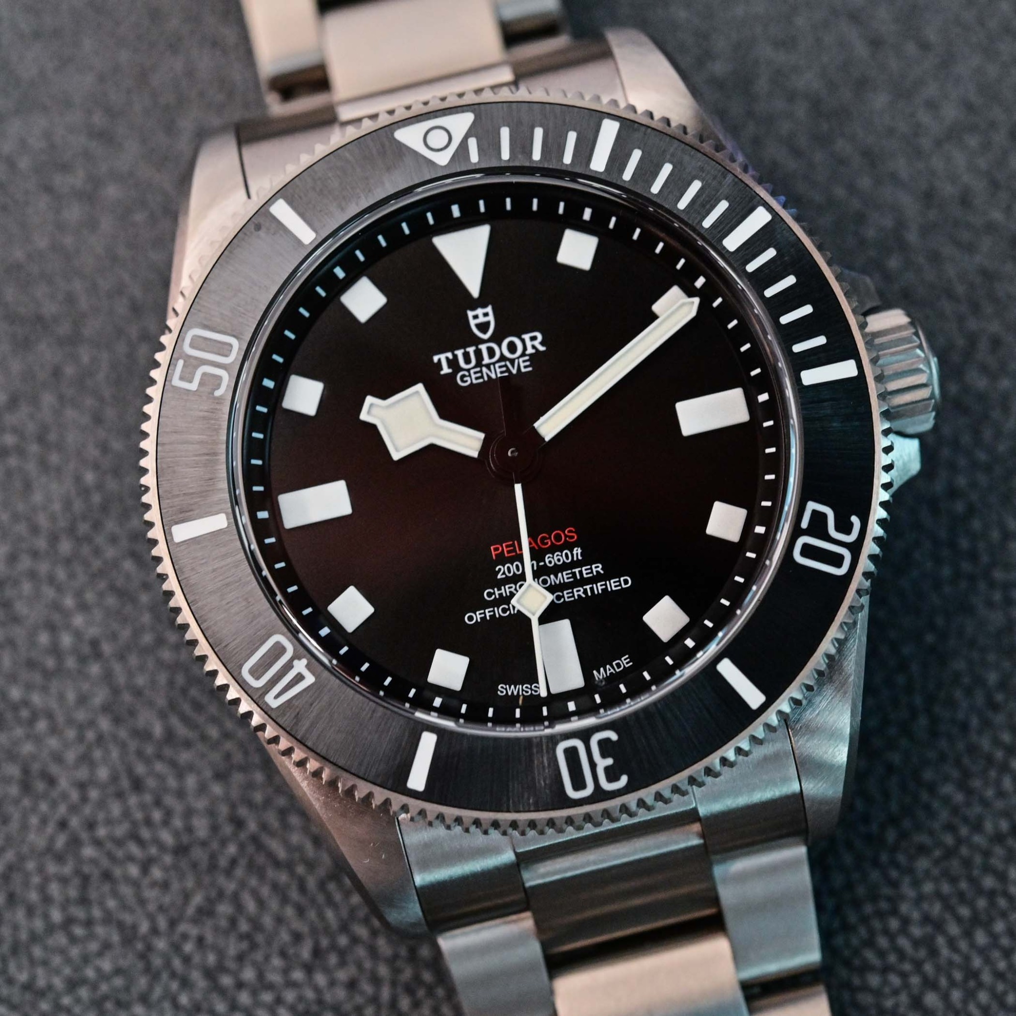 Hands-On Tudor Pelagos 39 25407N No-Date Dive Watch (Specs & Price)