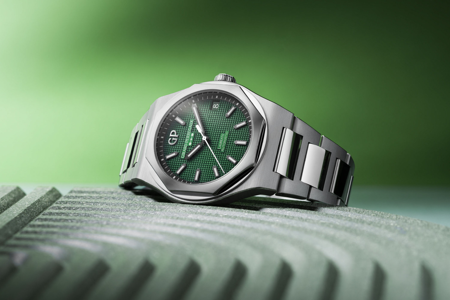 Introducing - Girard-Perregaux Laureato 42mm Green Dial (Specs & Price)