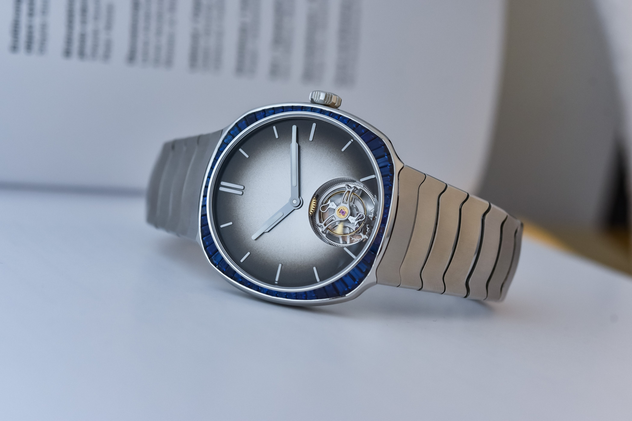 Hands-On - H. Moser & Cie Streamliner Tourbillon Bucherer BLUE