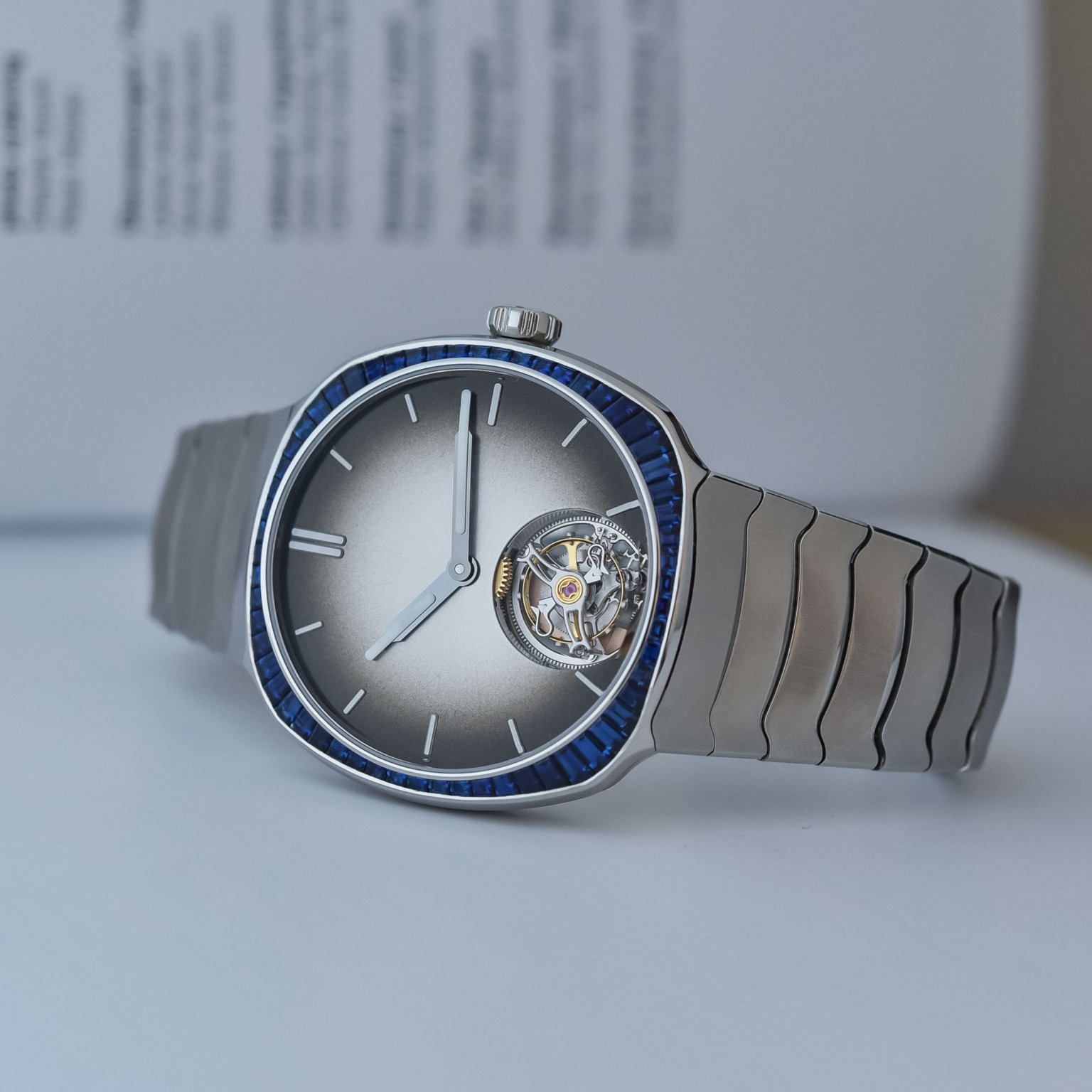 Hands-On - H. Moser & Cie Streamliner Tourbillon Bucherer BLUE