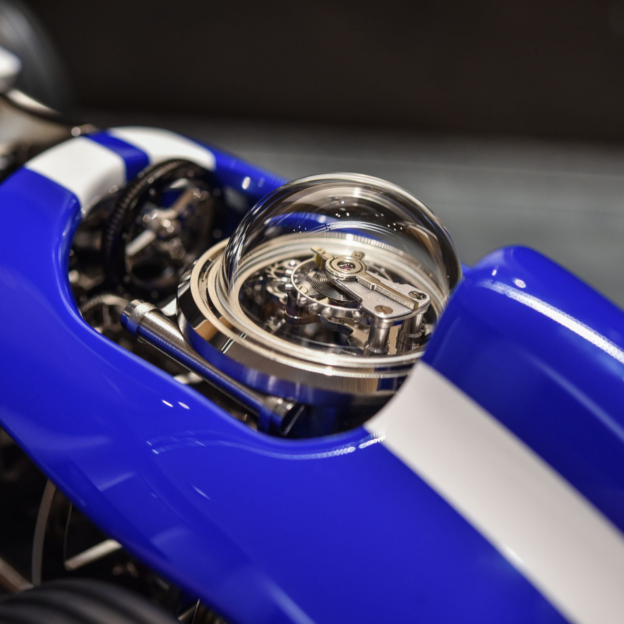 L'Epée 1839 Time Fast Bucherer BLUE table clock - hands-on, price