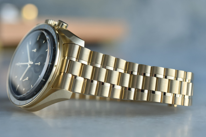 Hands-On - Omega Speedmaster Moonwatch Moonshine Gold Green Dial