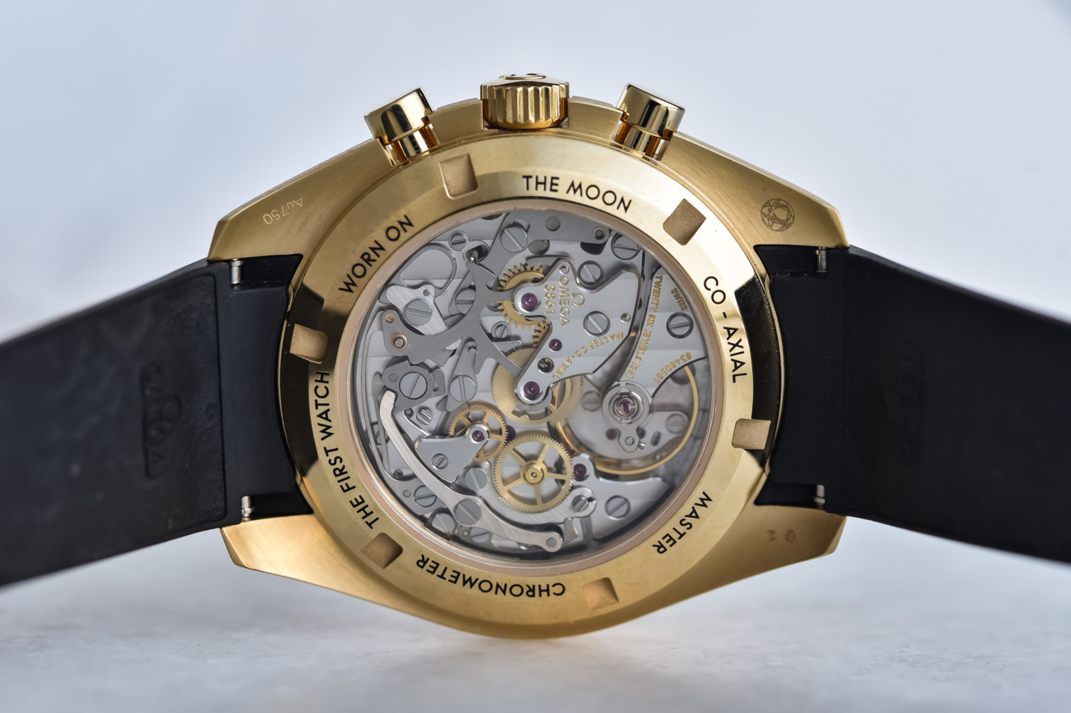 Hands-On - Omega Speedmaster Moonwatch Moonshine Gold Green Dial