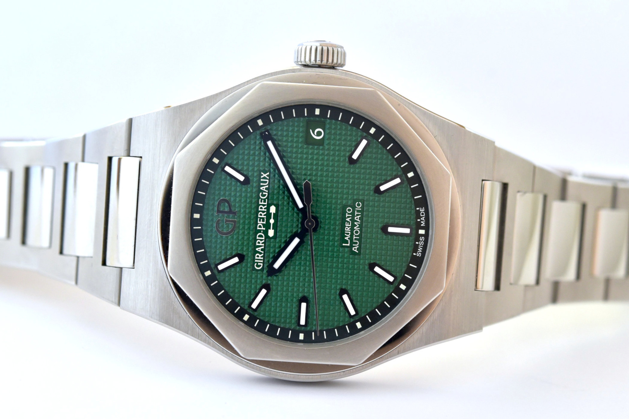 Introducing - New Editions of the Girard-Perregaux Laureato Absolute