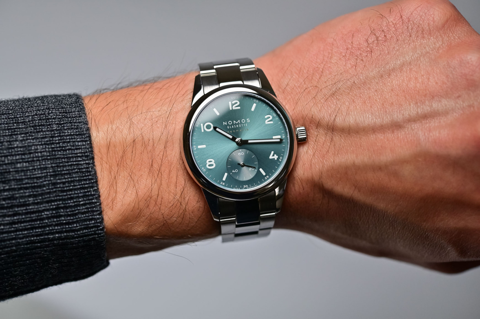Hands-On Review - The Nomos Club Sport neomatik 37 Petrol Green