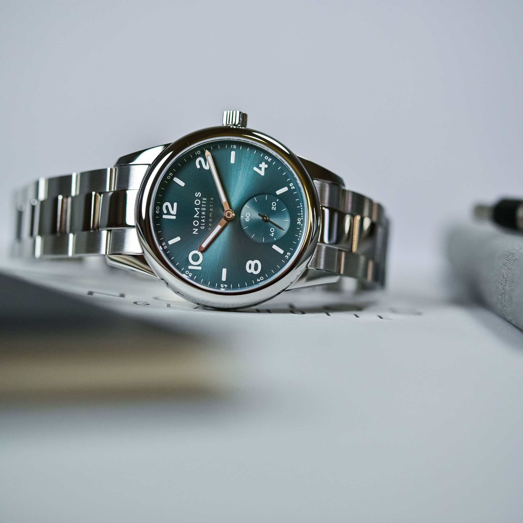 Hands-On Review - The Nomos Club Sport neomatik 37 Petrol Green