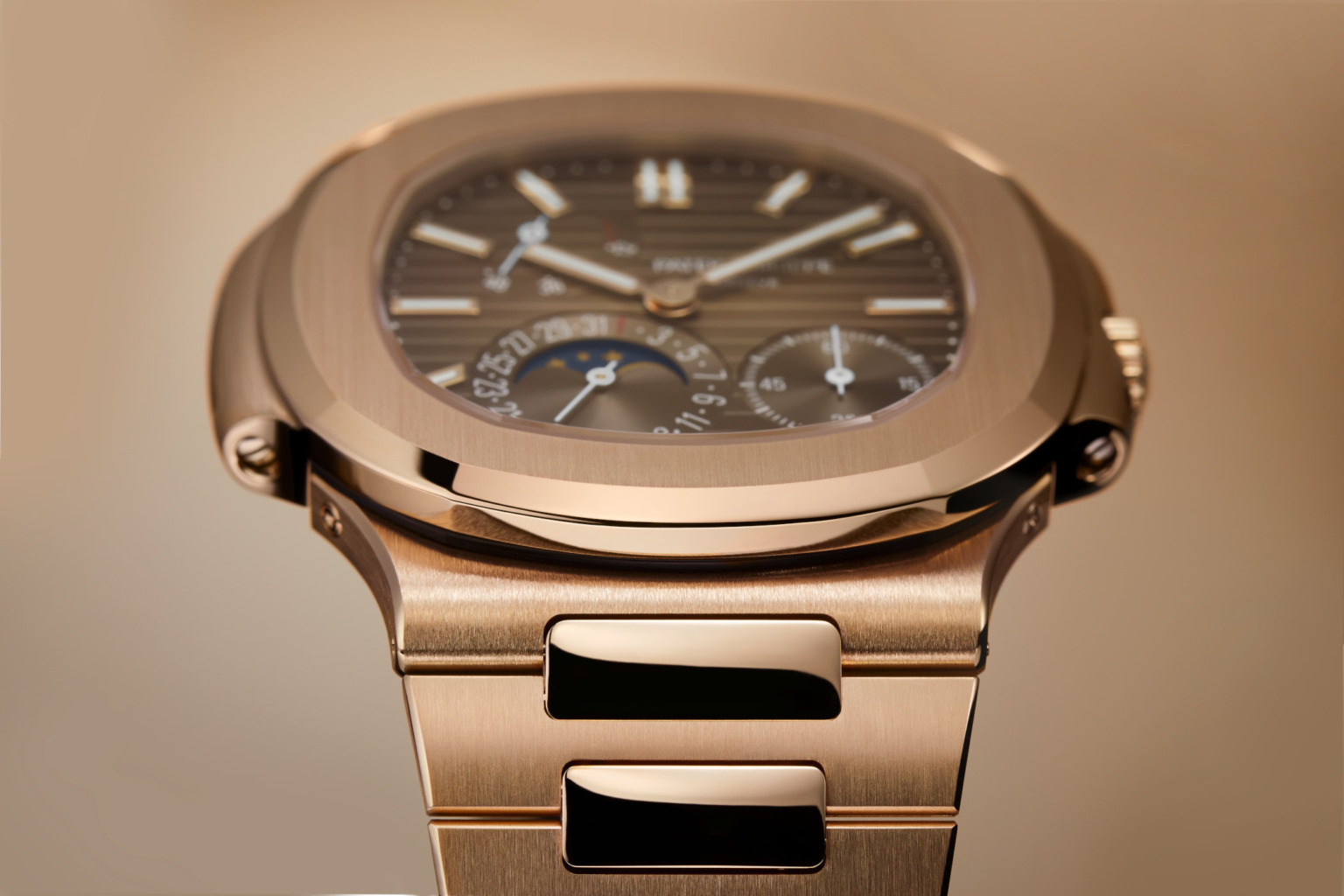 Introducing - Patek Philippe introduces the 5712 in luxurious rose gold