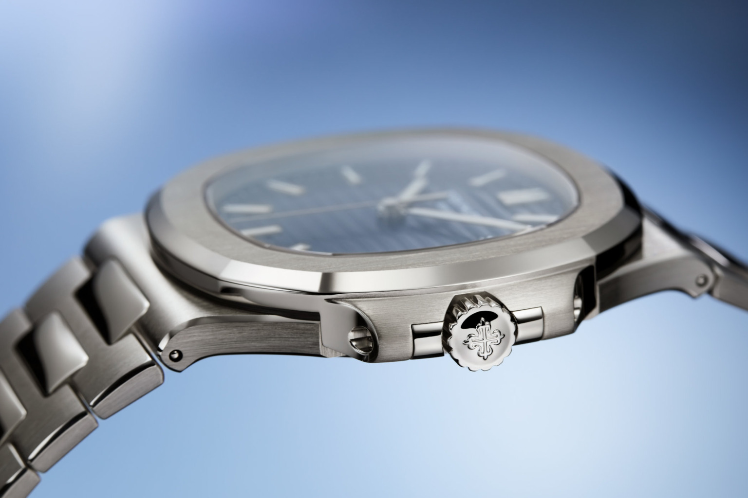 Introducing - The new Patek Philippe Nautilus 5811/1G replaces the 5711.