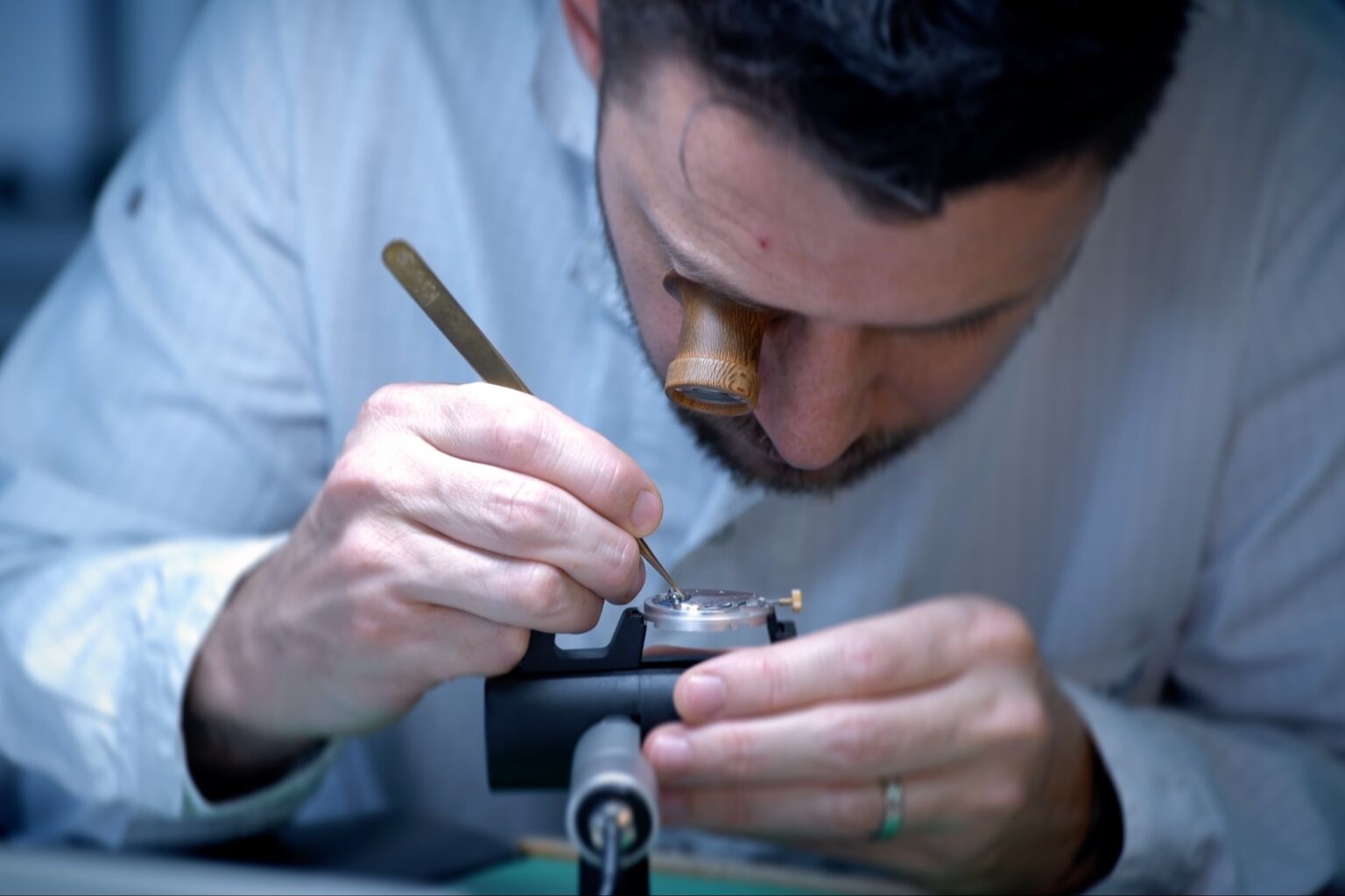 News - The Innovative De Bethune Sensoriel Chronometry Project