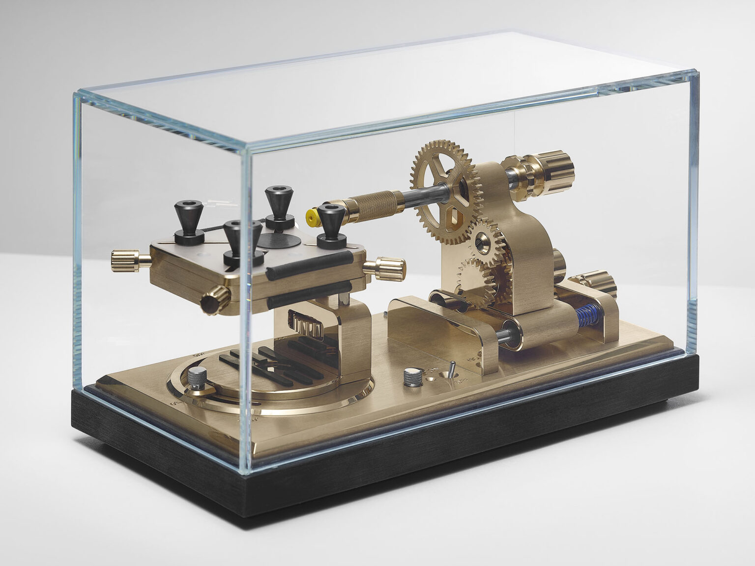 News - Bernard Favre Crown Ultimate Winder for Hand-Wound Watches