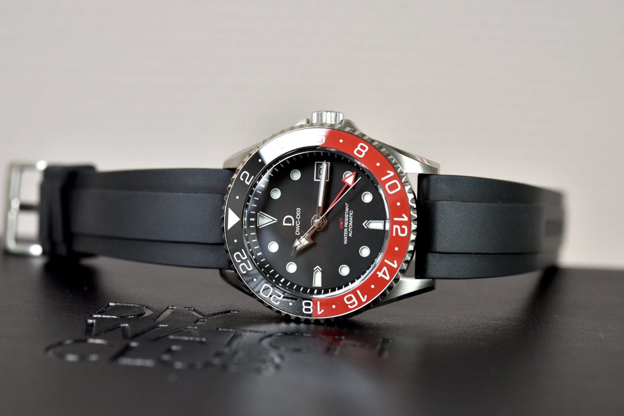 Hands-on - My experience building a DIY Watch Club GMT Diver