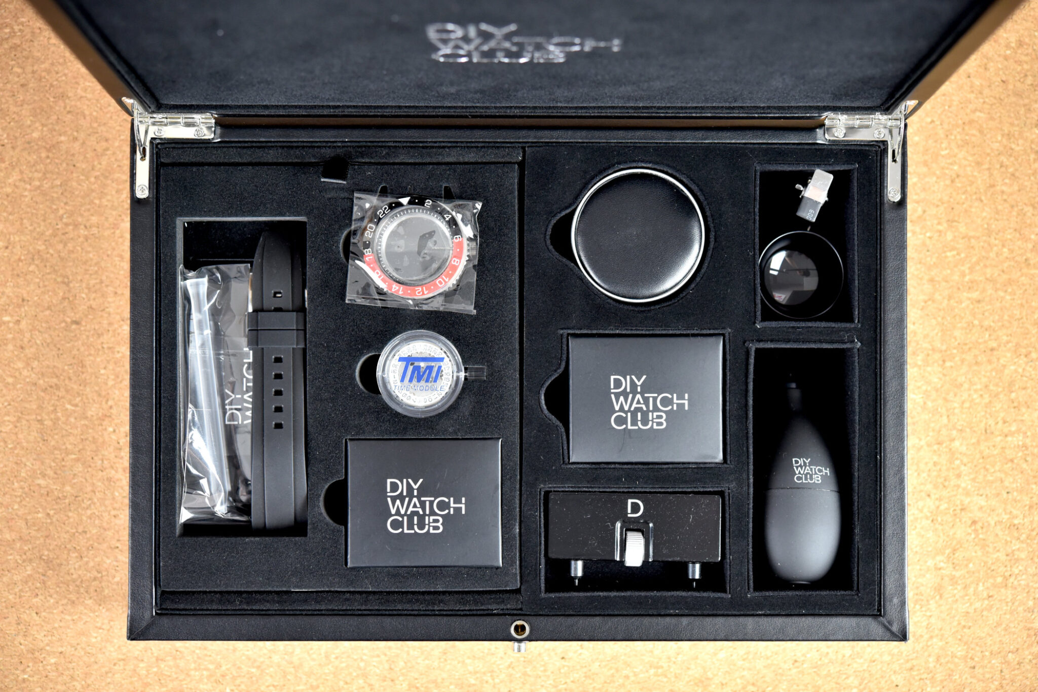 Hands-on - My experience building a DIY Watch Club GMT Diver