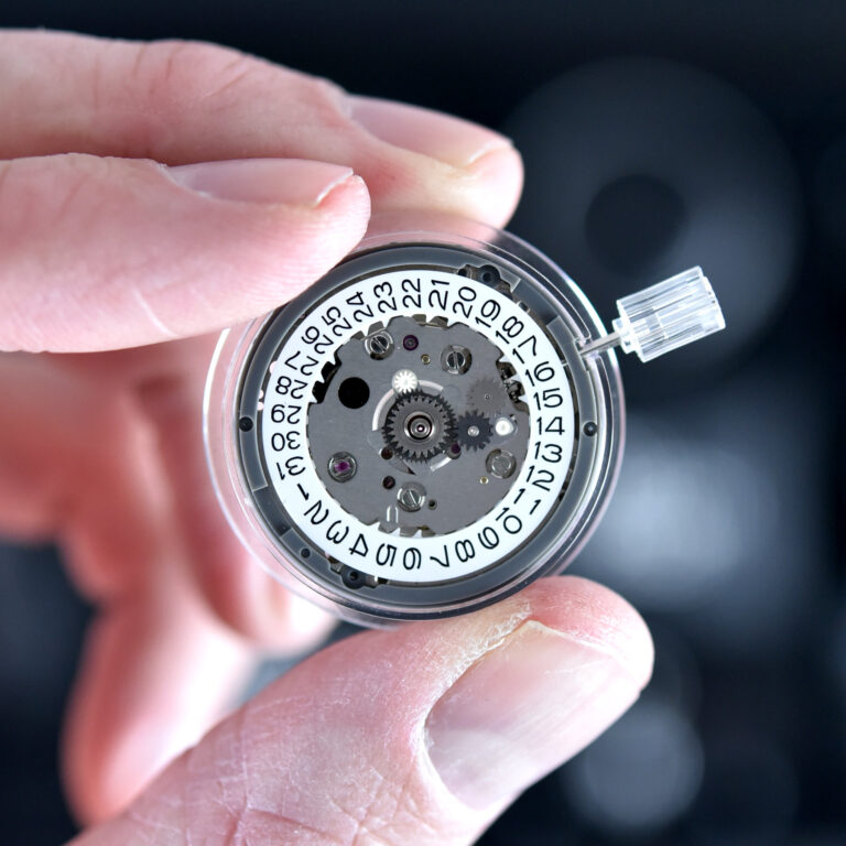 Hands-on - My experience building a DIY Watch Club GMT Diver