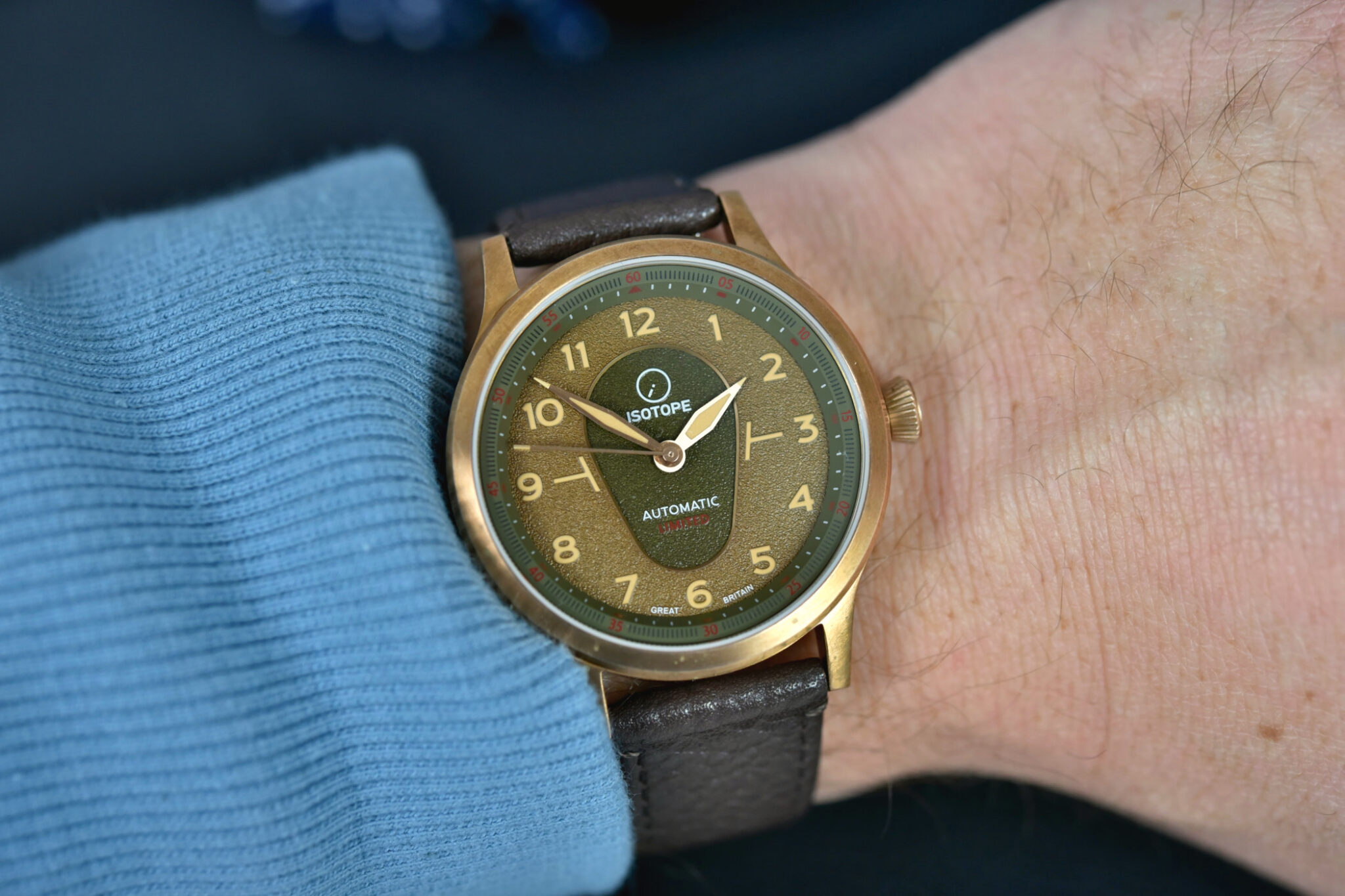Hands-on - The Steampunk vibe of the Isotope Old Radium Bronze