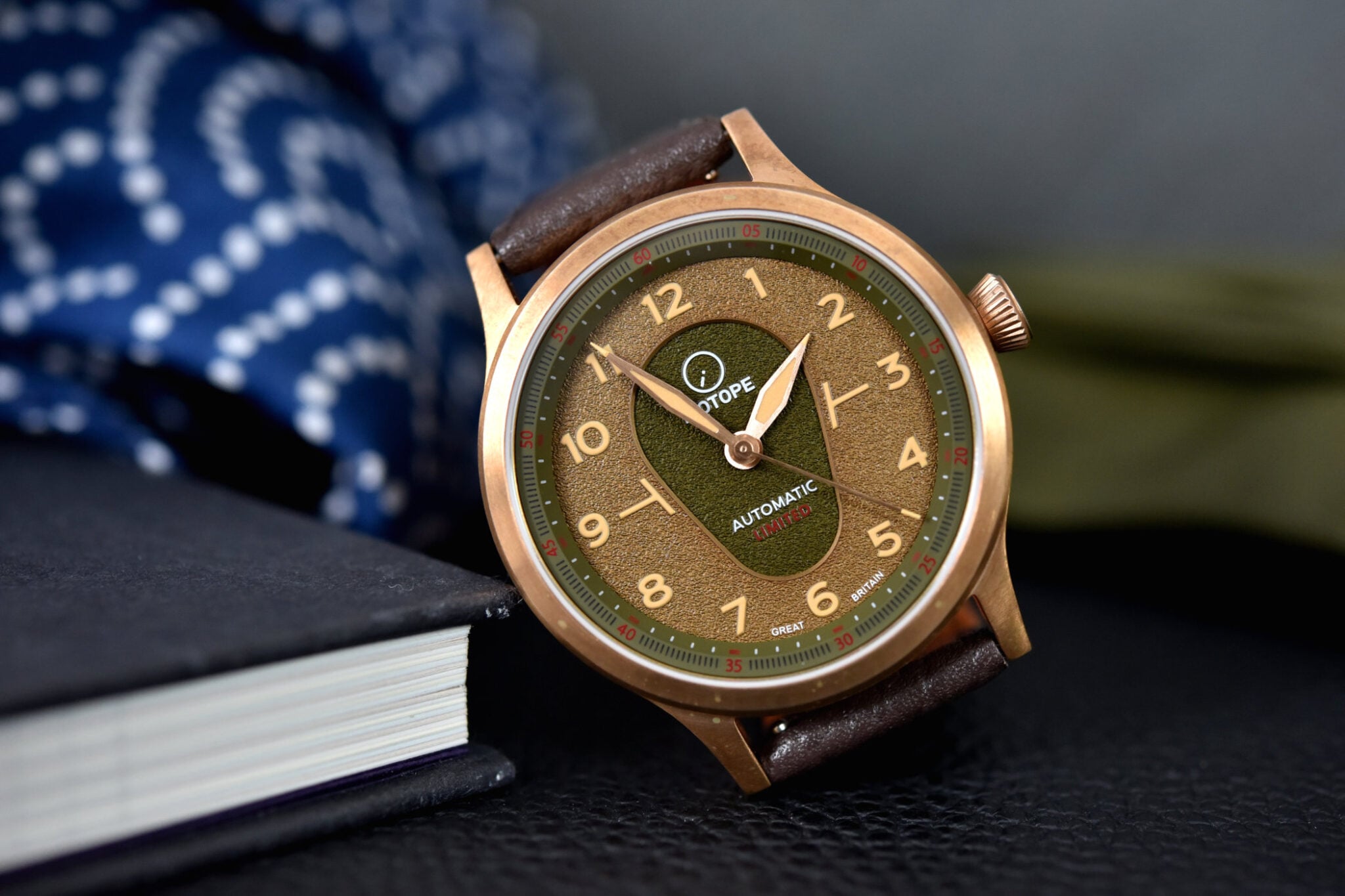 Hands-on - The Steampunk vibe of the Isotope Old Radium Bronze