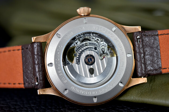 Hands-on - The Steampunk vibe of the Isotope Old Radium Bronze