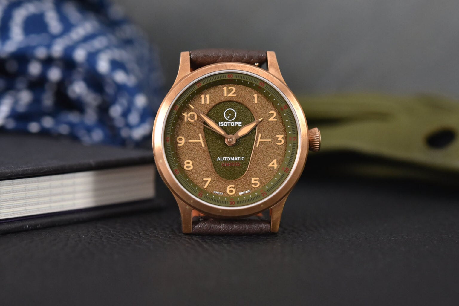 Hands-on - The Steampunk vibe of the Isotope Old Radium Bronze
