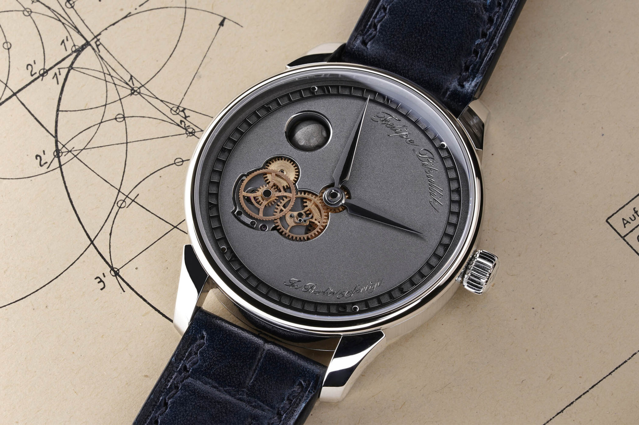 Introducing-Felipe Pikullik aims for the moon with the Mondphase 1
