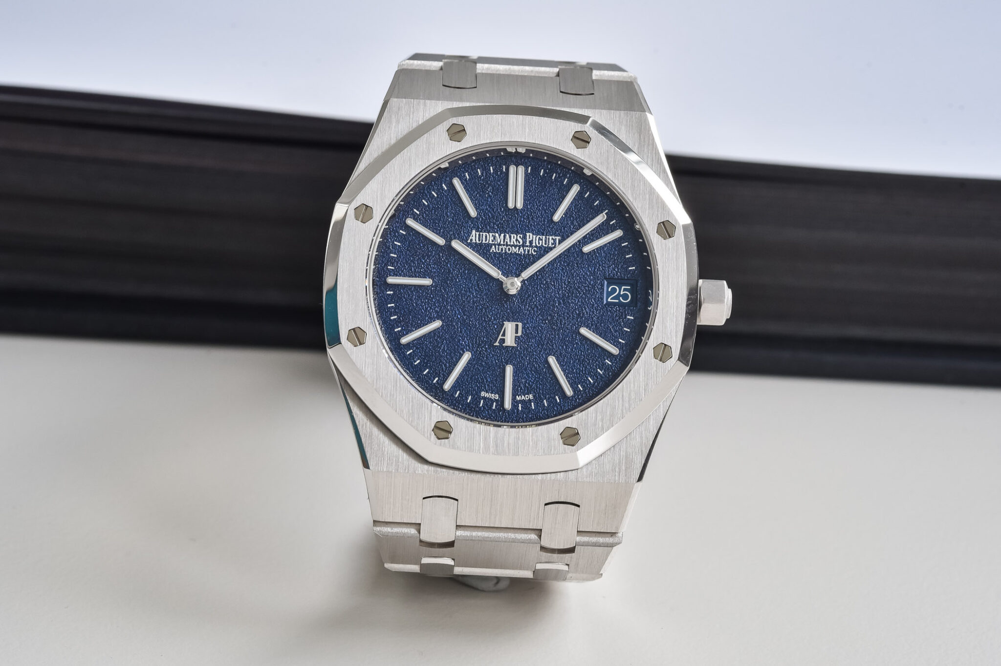 Hands-On AP Royal Oak Jumbo 16202 Tuscan Dial White Gold