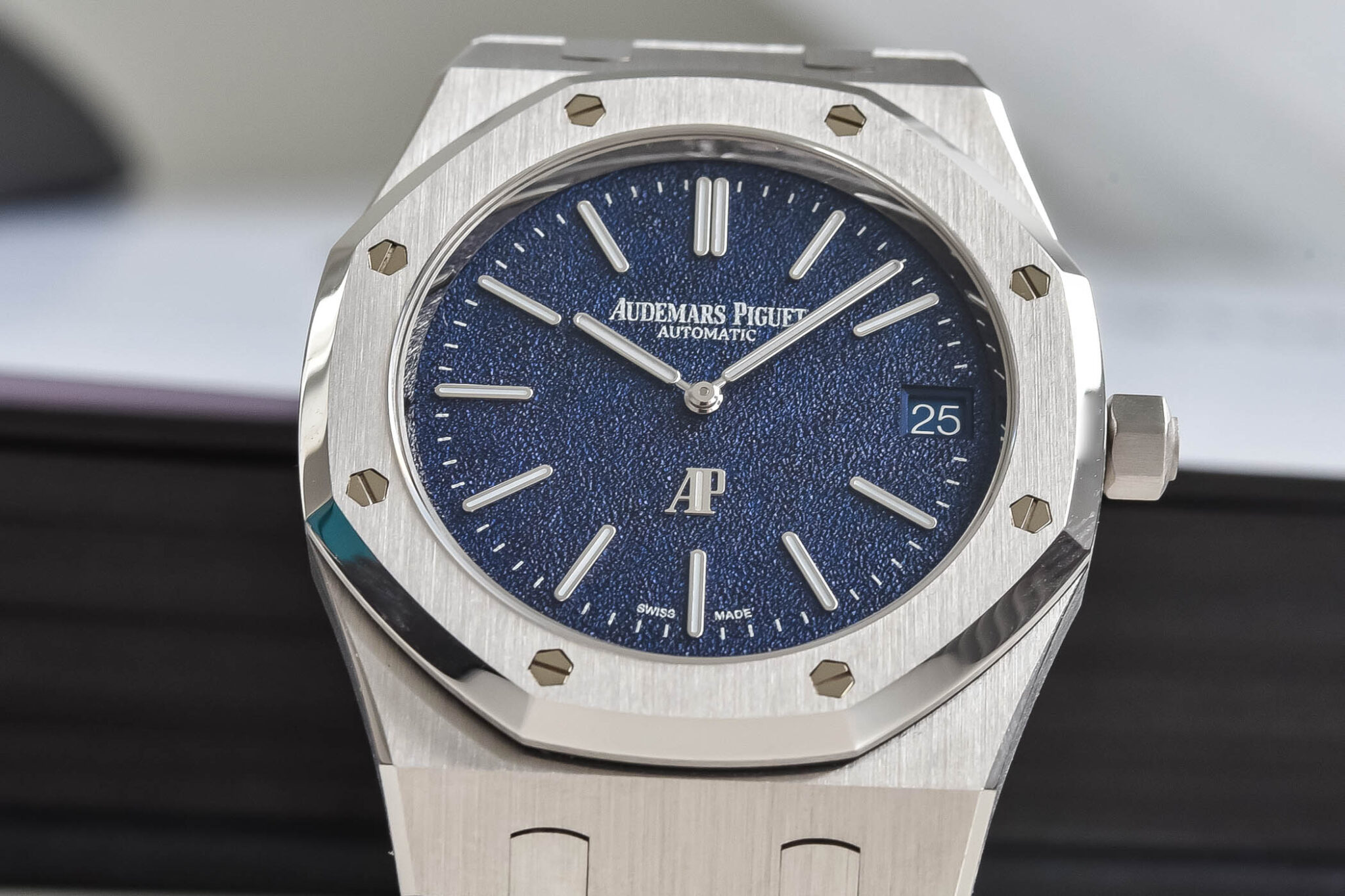 Hands-On AP Royal Oak Jumbo 16202 Tuscan Dial White Gold