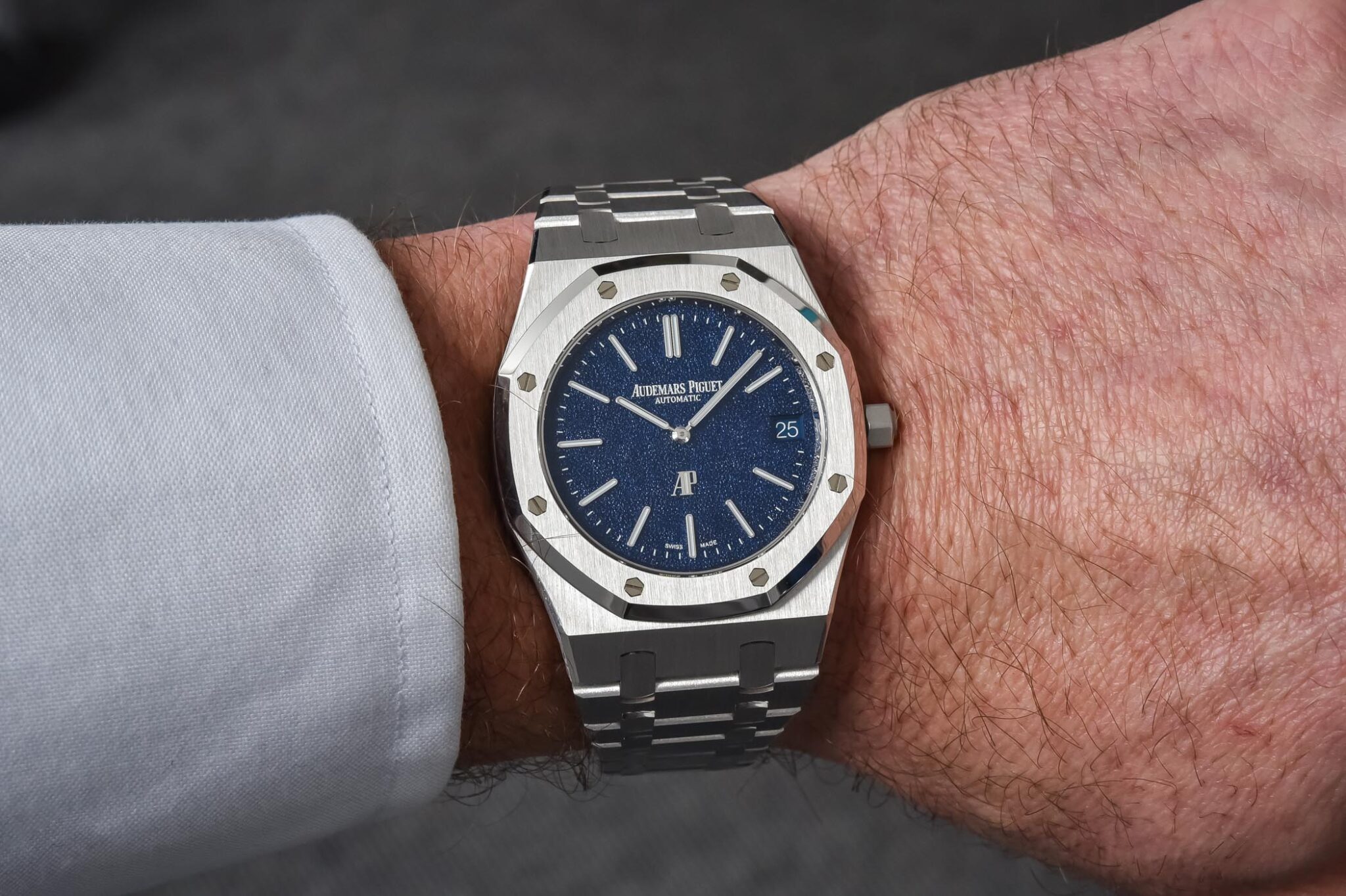 Hands-On AP Royal Oak Jumbo 16202 Tuscan Dial White Gold