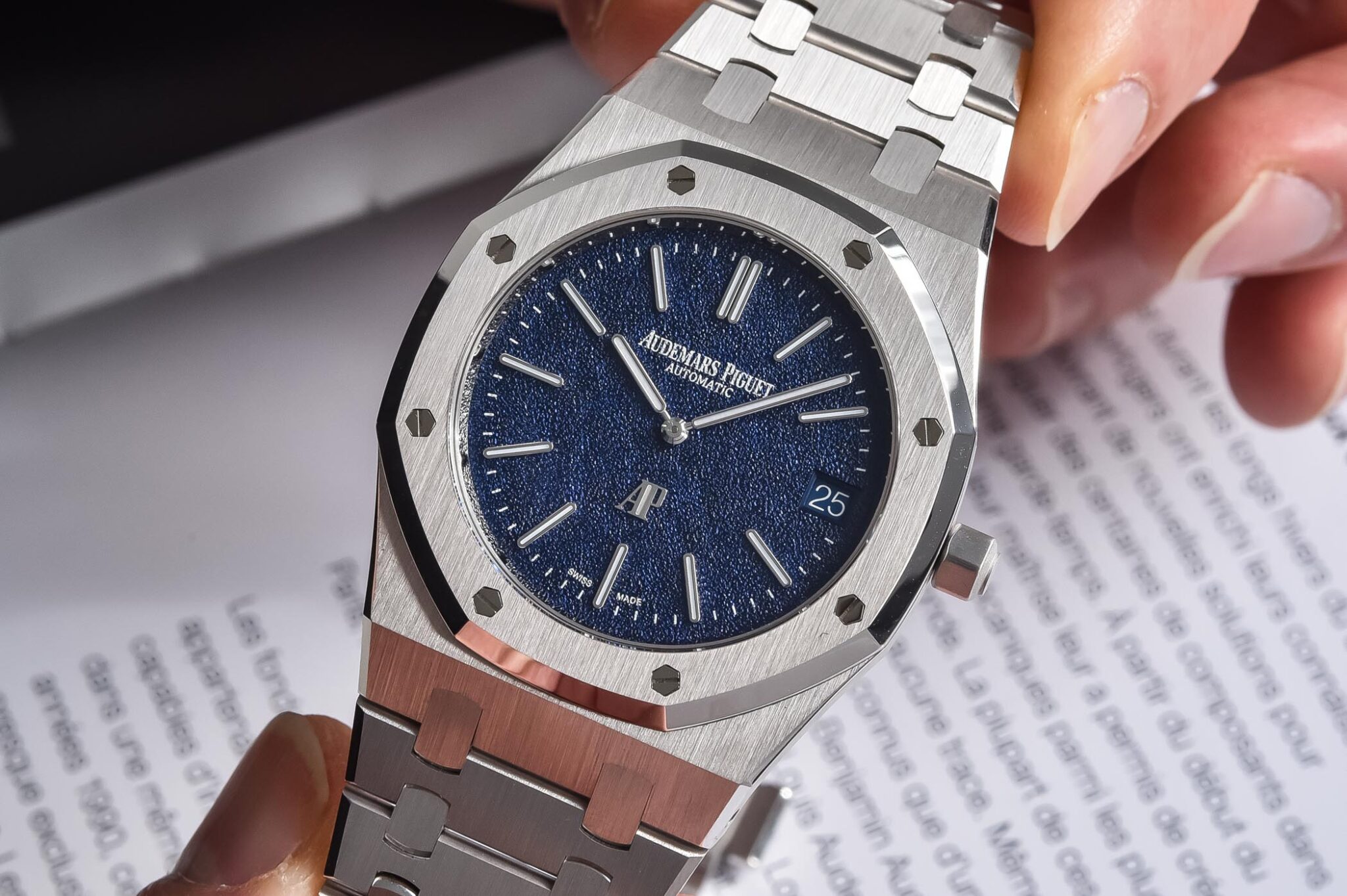 Hands-On AP Royal Oak Jumbo 16202 Tuscan Dial White Gold