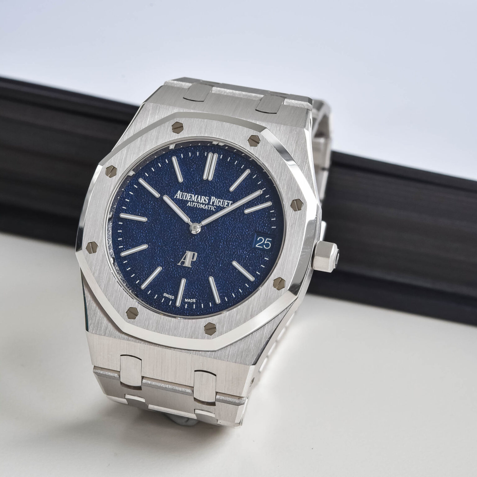 Hands-On AP Royal Oak Jumbo 16202 Tuscan Dial White Gold