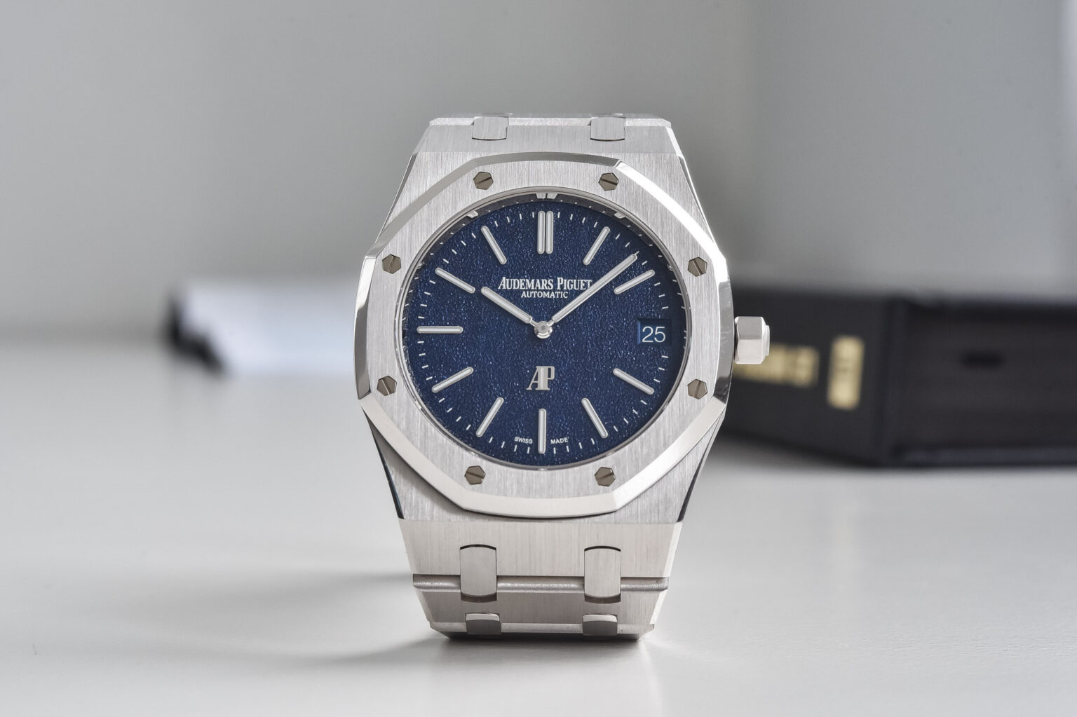 Hands-On AP Royal Oak Jumbo 16202 Tuscan Dial White Gold