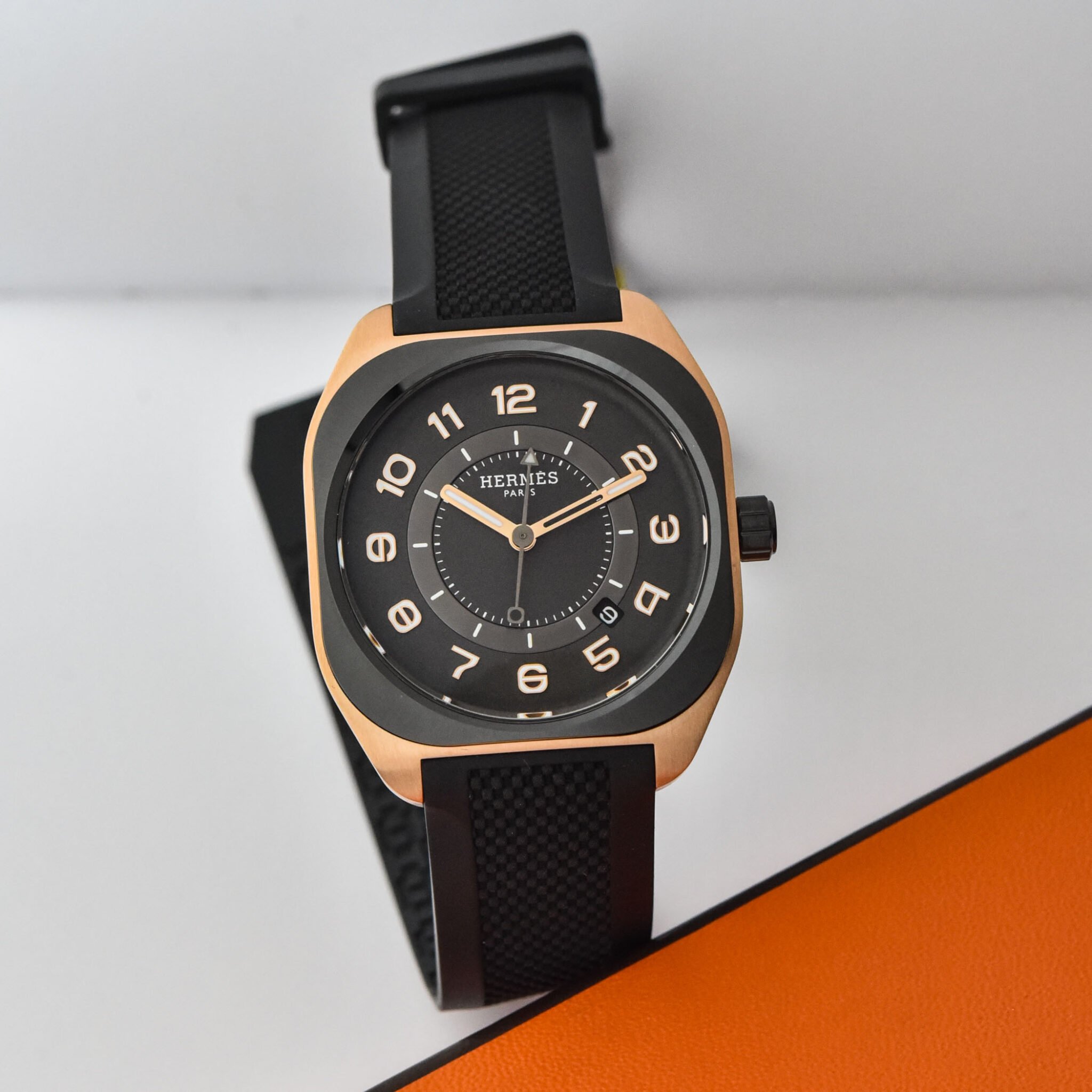Hands-On With The Two-Tone Black & Gold Hermès H08 Watch