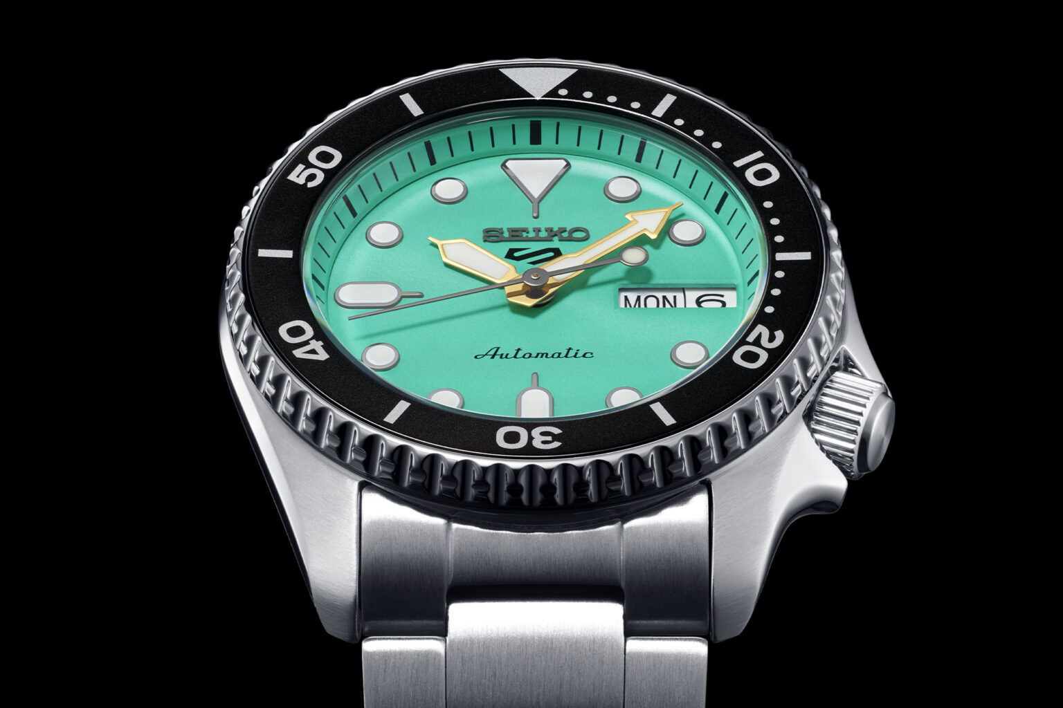 Introducing The Seiko 5 Sports SKX Series Mid-Size 38mm Models