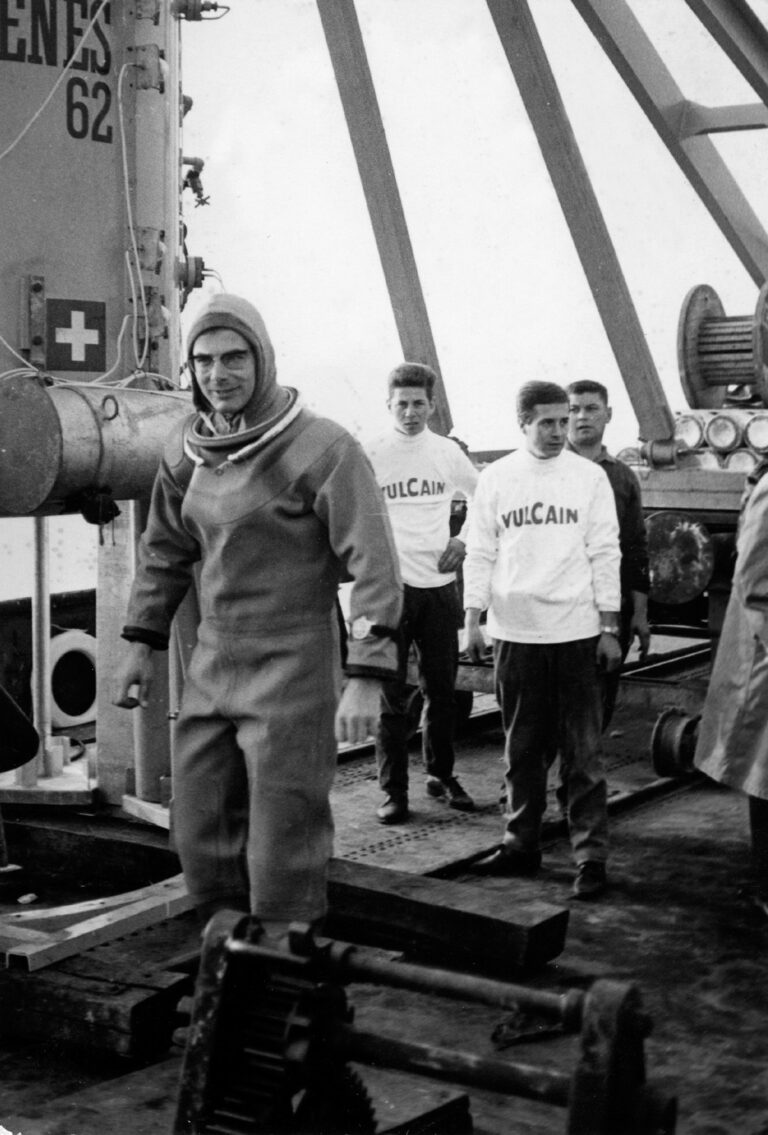 Introducing The New, Vintage-Inspired Vulcain Cricket Nautical Alarm ...