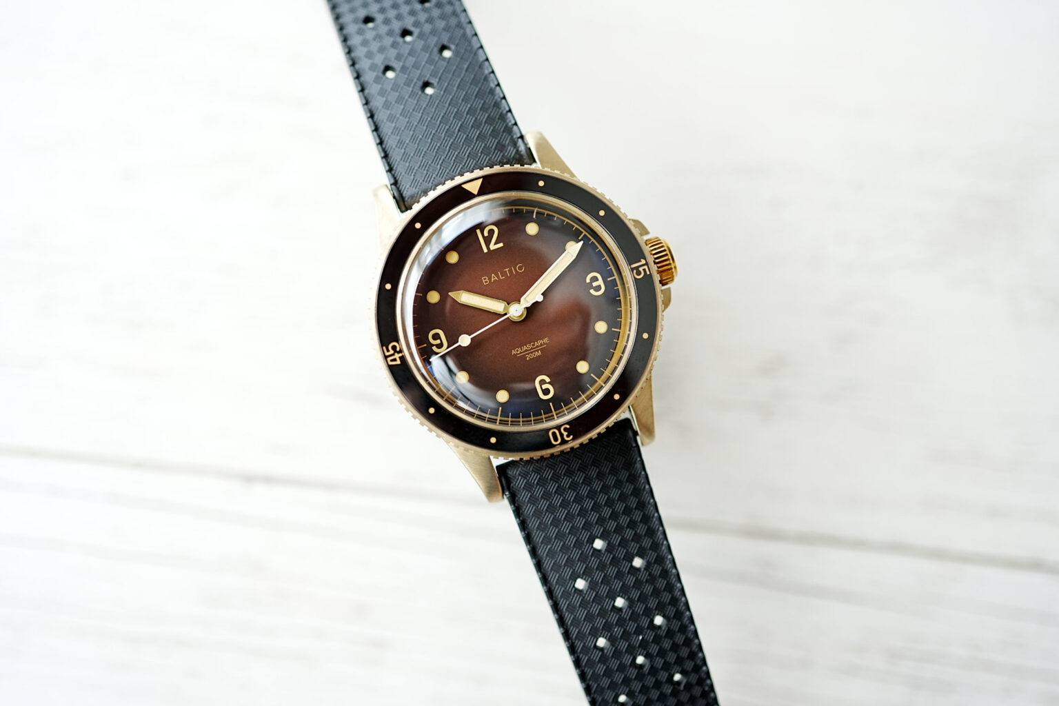 Handson With The Retro-cool Baltic Aquascaphe Bronze With Brown ...