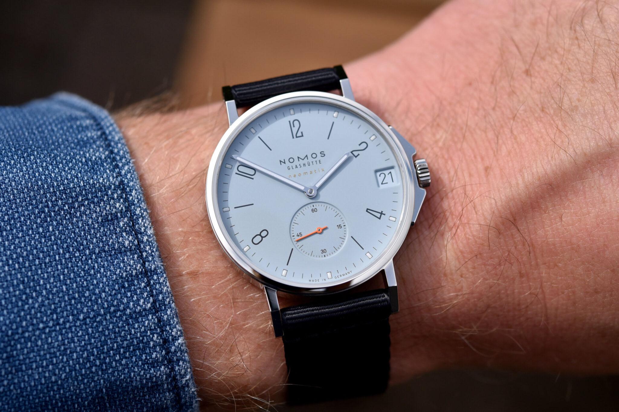 Video Review: A Closer Look At The Nomos Ahoi Neomatik 38 Date Sky & Sand
