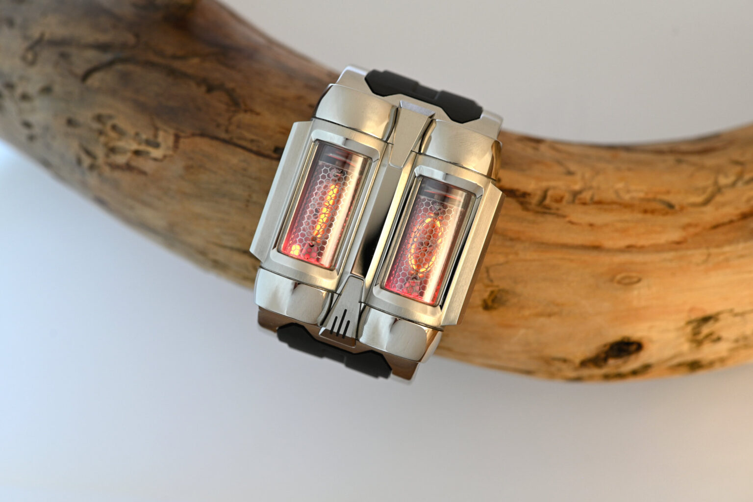 The Quirky Yet Wildly Fascinating Gelfman IN-16 Nixie Watch