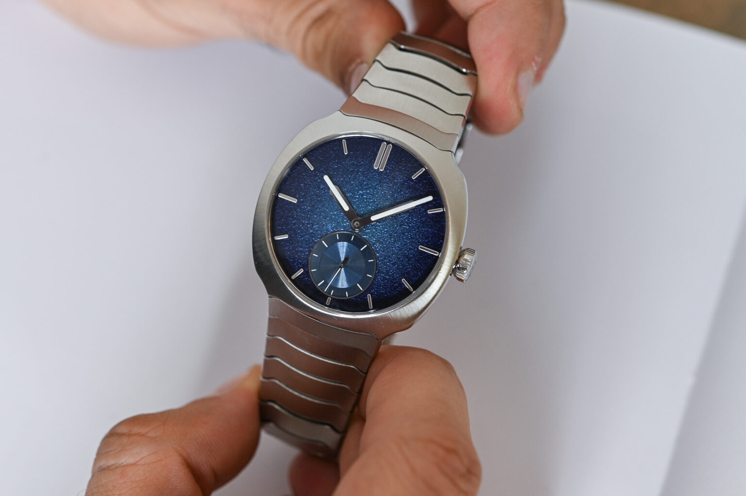 First Look: H. Moser & Cie. Streamliner Small Seconds Micro-Rotor (incl ...