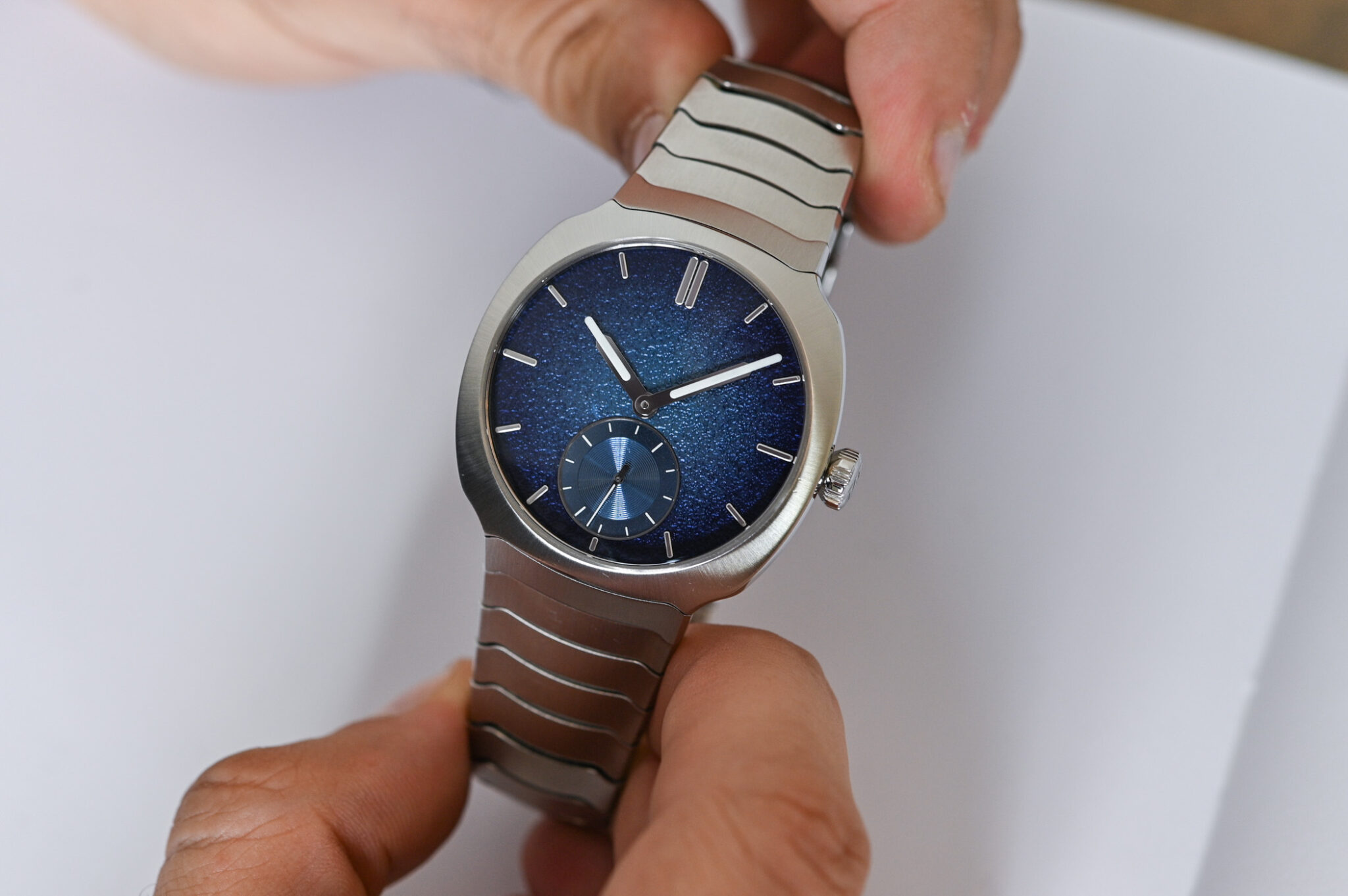 First Look: H. Moser & Cie. Streamliner Small Seconds Micro-Rotor (incl ...