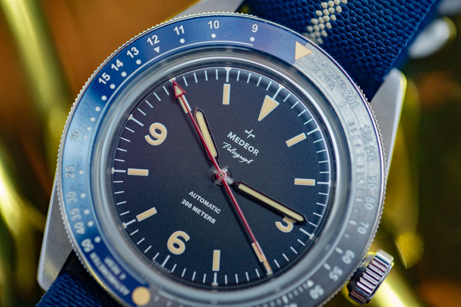 Introducing The Medeor Pulsograph, an Accessible and Cool Doctor’s Watch