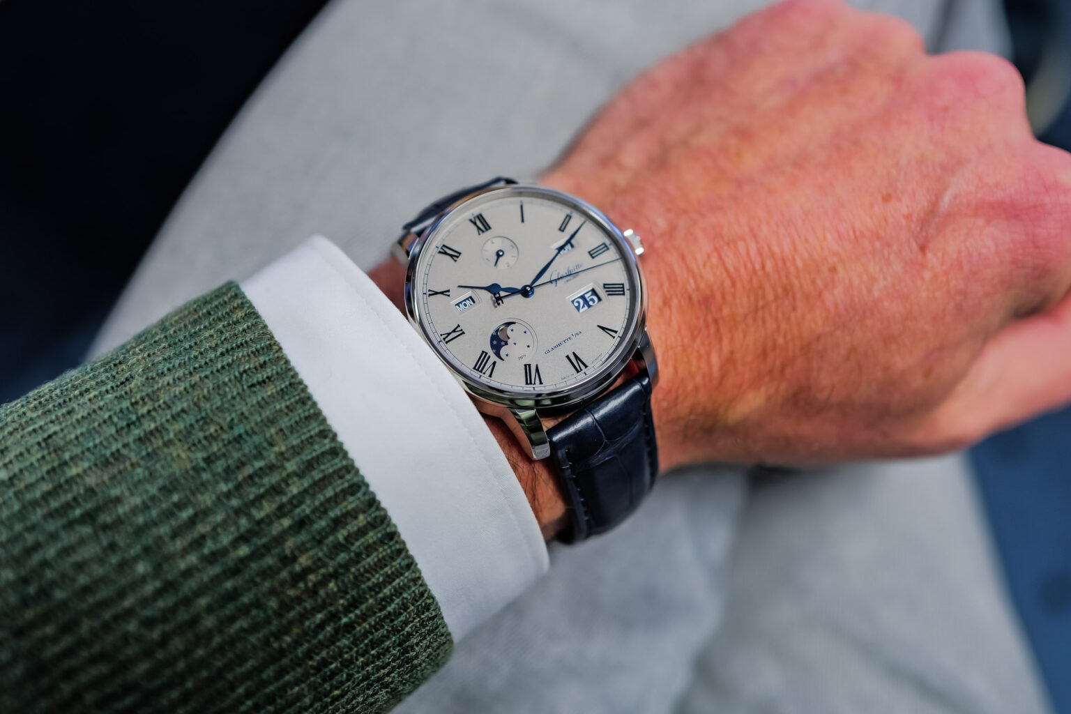 Hands-On: The Updated and Captivating new Glashütte Original Senator ...