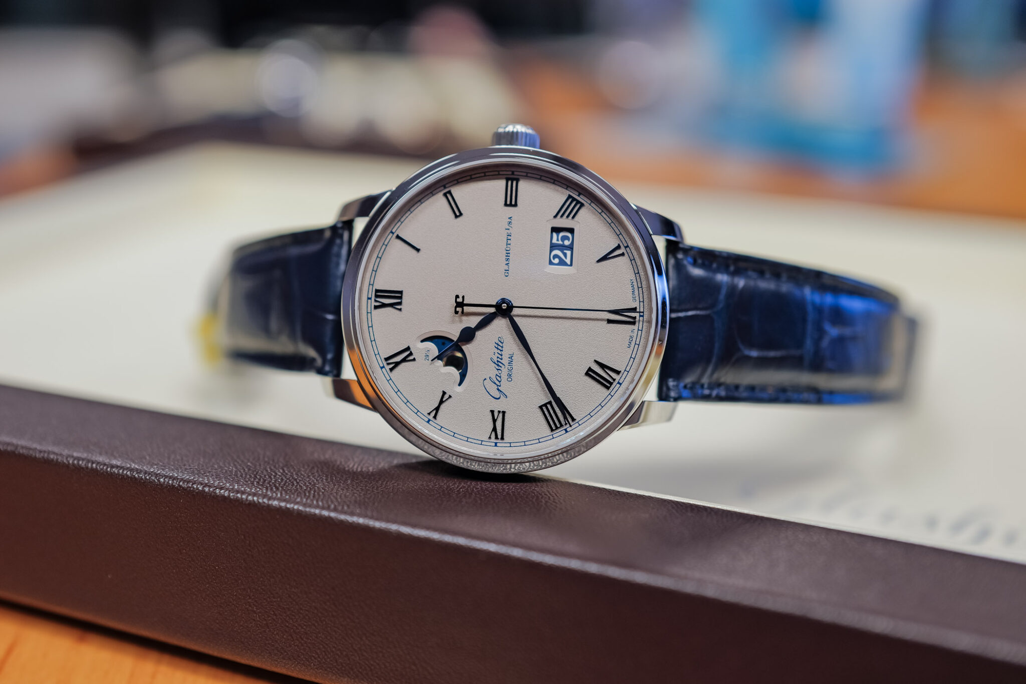 Hands-On: The Updated and Captivating new Glashütte Original Senator ...