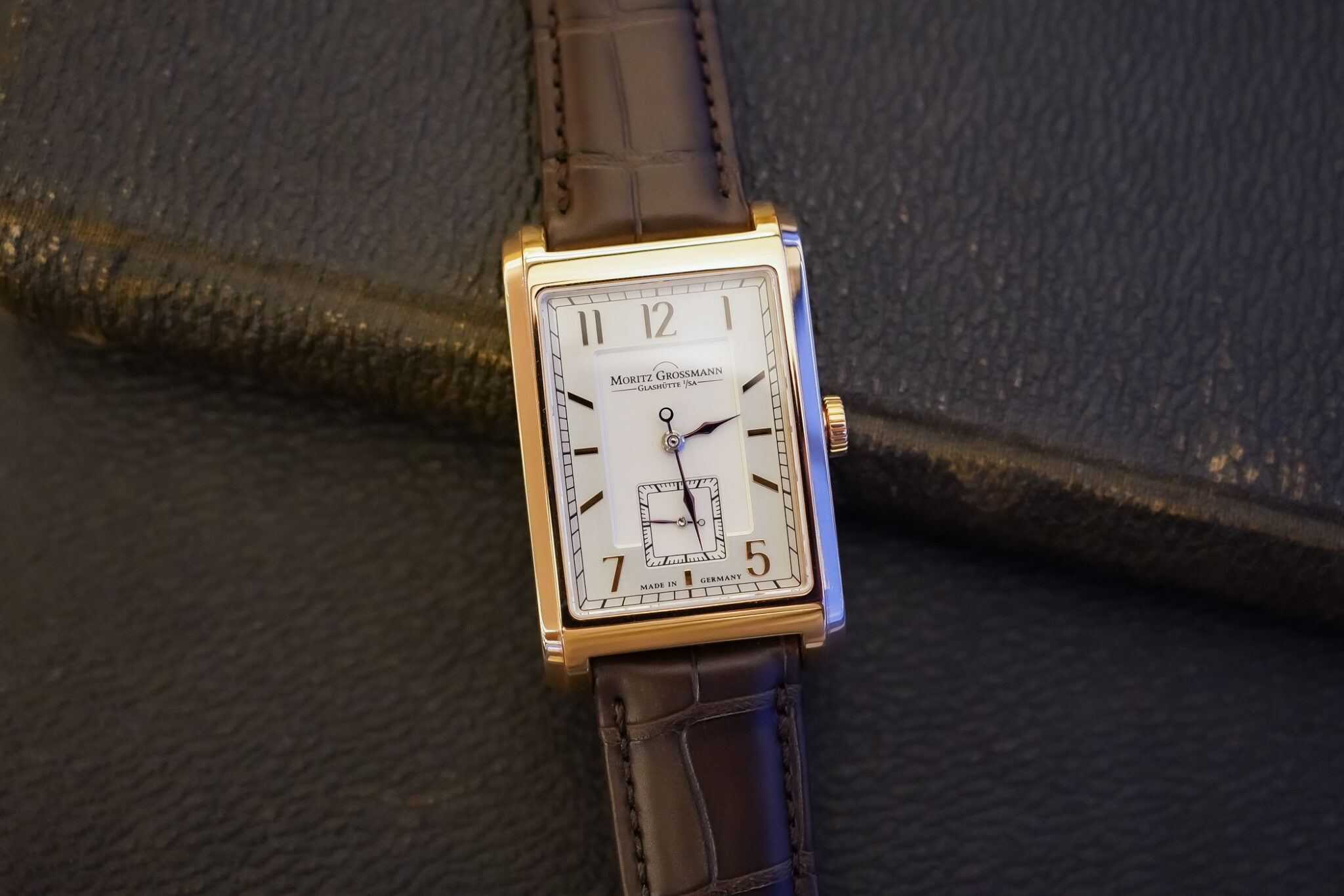 Hands-On: The Rectangular Moritz Grossmann Corner Stone