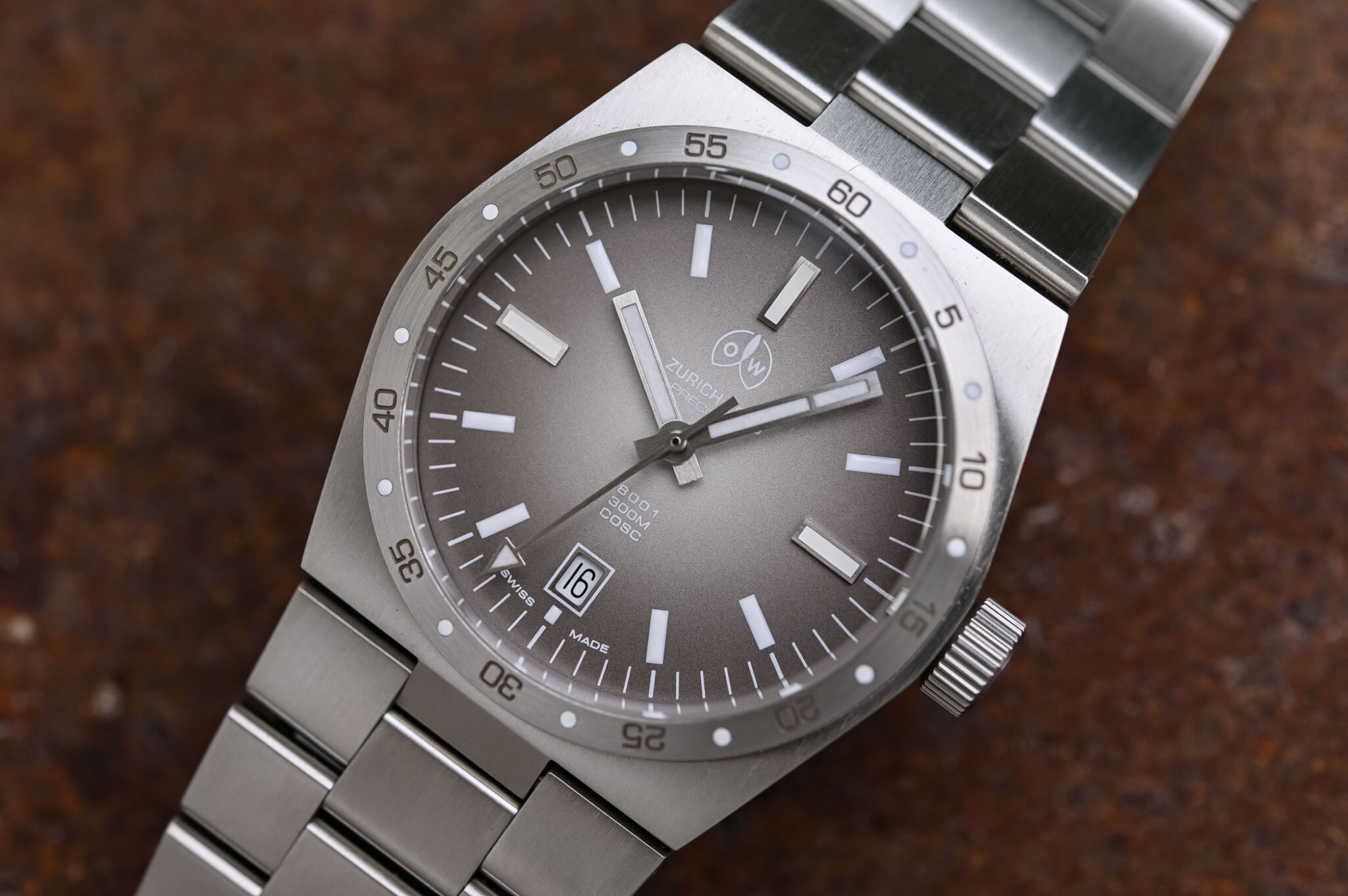 Hands-On: The Ollech & Wajs OW 8001, An Ultra-Robust Take on The 1970s ...