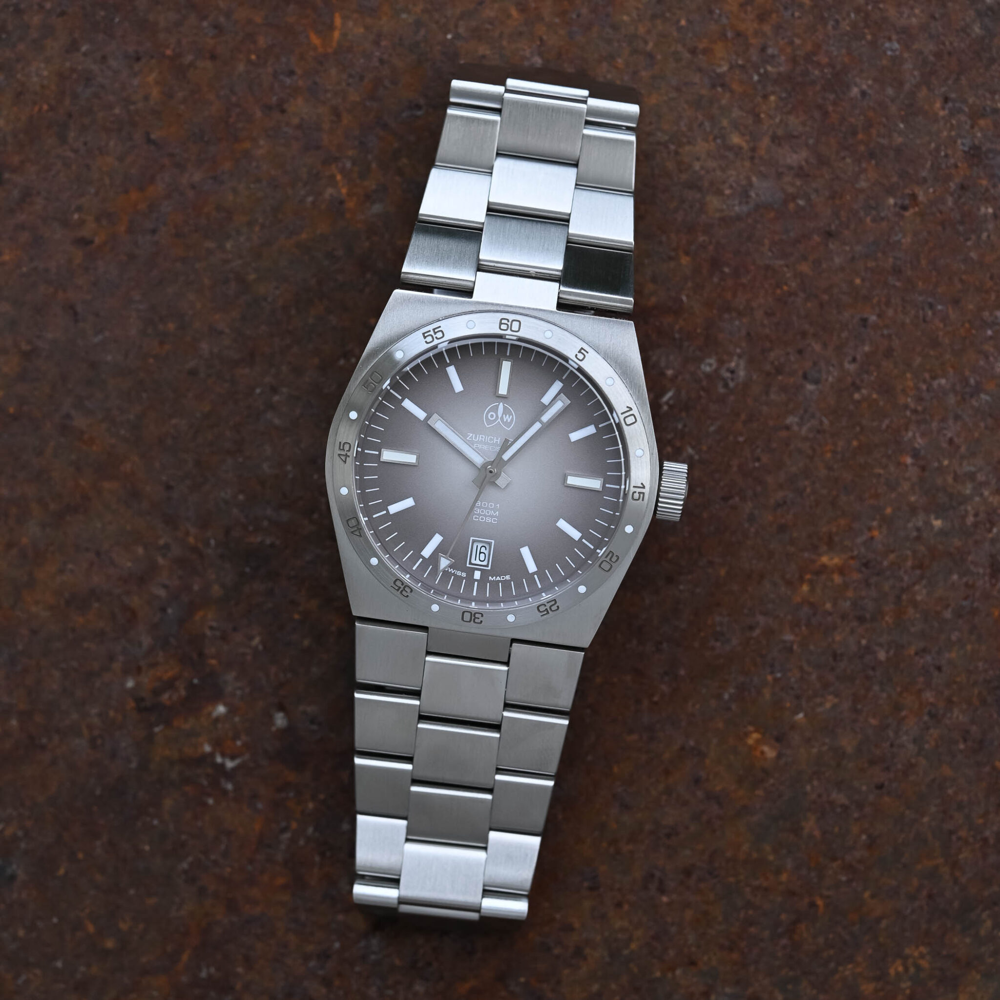 Hands-On: The Ollech & Wajs OW 8001, An Ultra-Robust Take on The 1970s ...