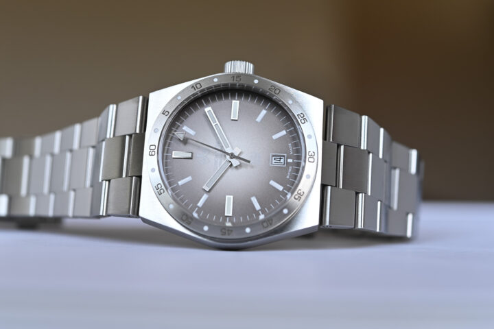 Hands-On: The Ollech & Wajs OW 8001, An Ultra-Robust Take on The 1970s ...