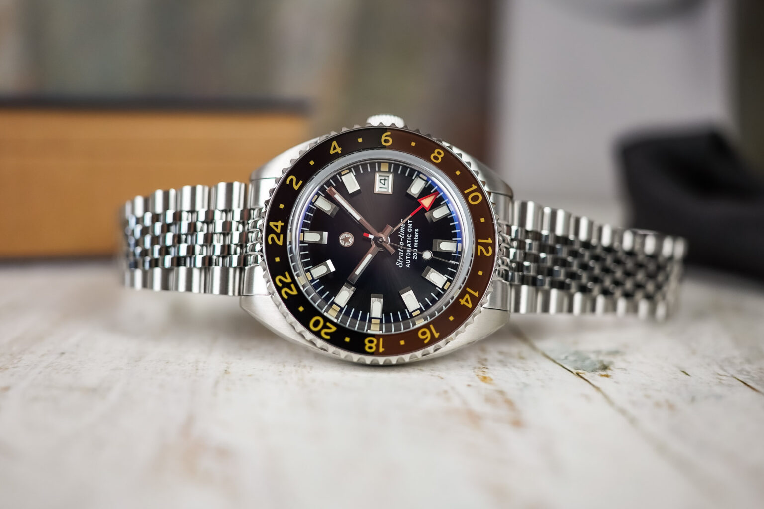 Hands-on: The Texas-Assembled Jack Mason Strat-O-Timer GMT Espresso