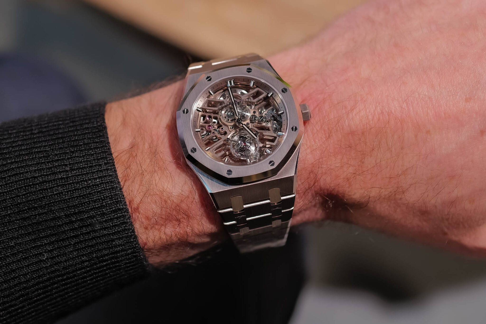First Look: The new Sand Gold Alloy of the AP Royal Oak Flying ...