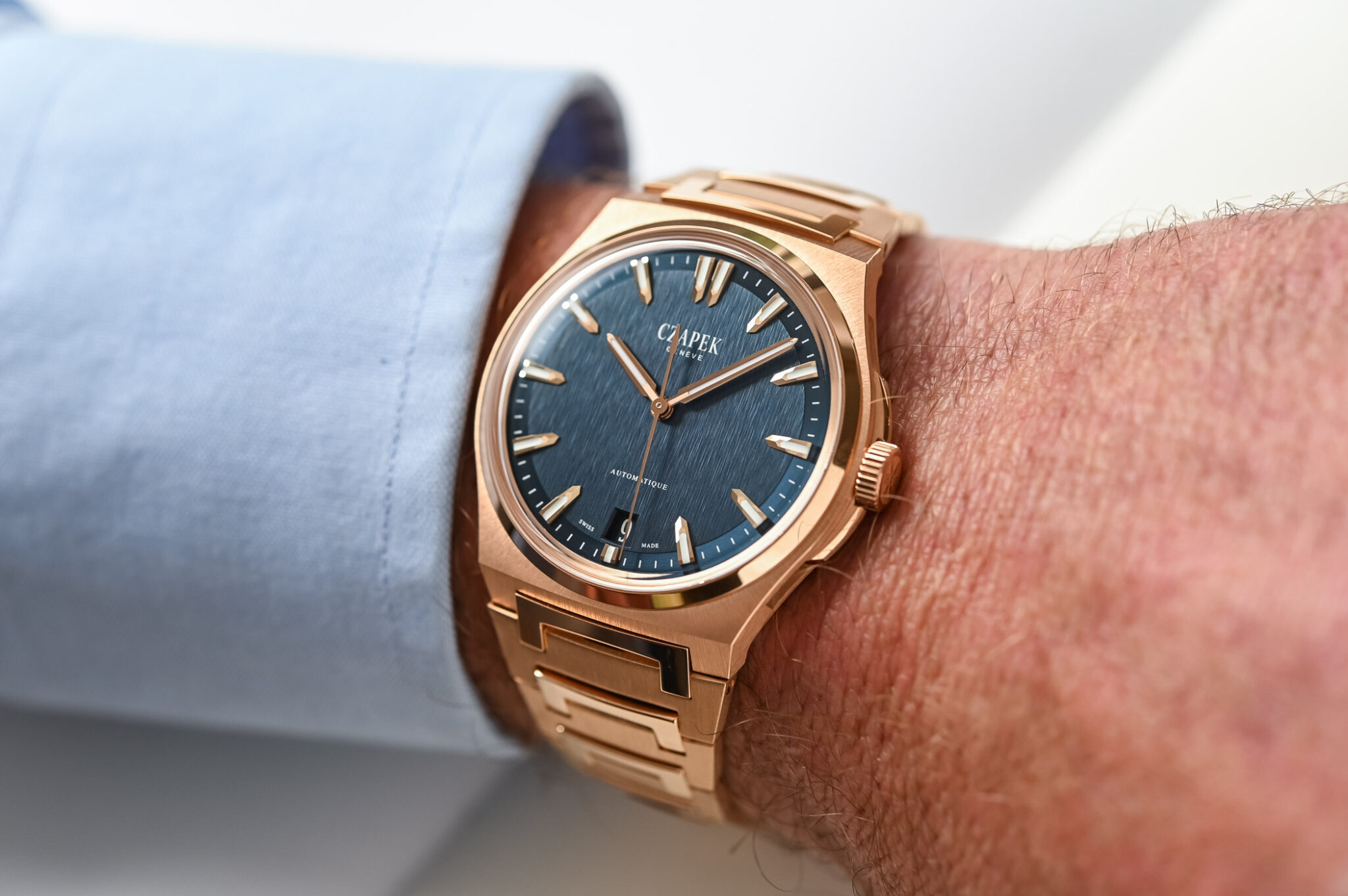 First Look: The First Czapek Antarctique in Gold, the New Mount Erebus