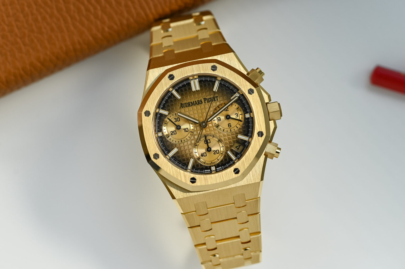Hands-On: The AP Royal Oak Chronograph 41mm Yellow Gold 26240BA is a ...