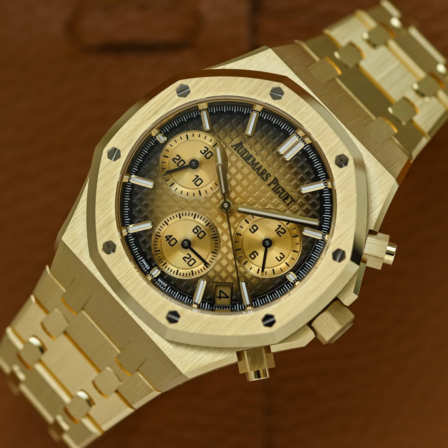Hands-On: The AP Royal Oak Chronograph 41mm Yellow Gold 26240BA is a ...