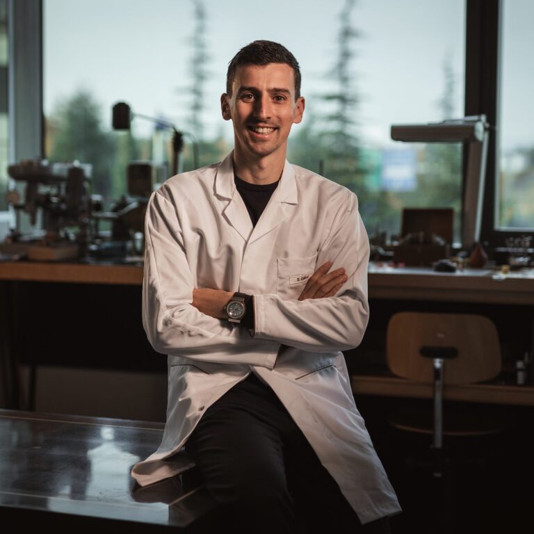 First Look: The Kauri Regulateur Carbone, A Modern Retrograde Minute ...