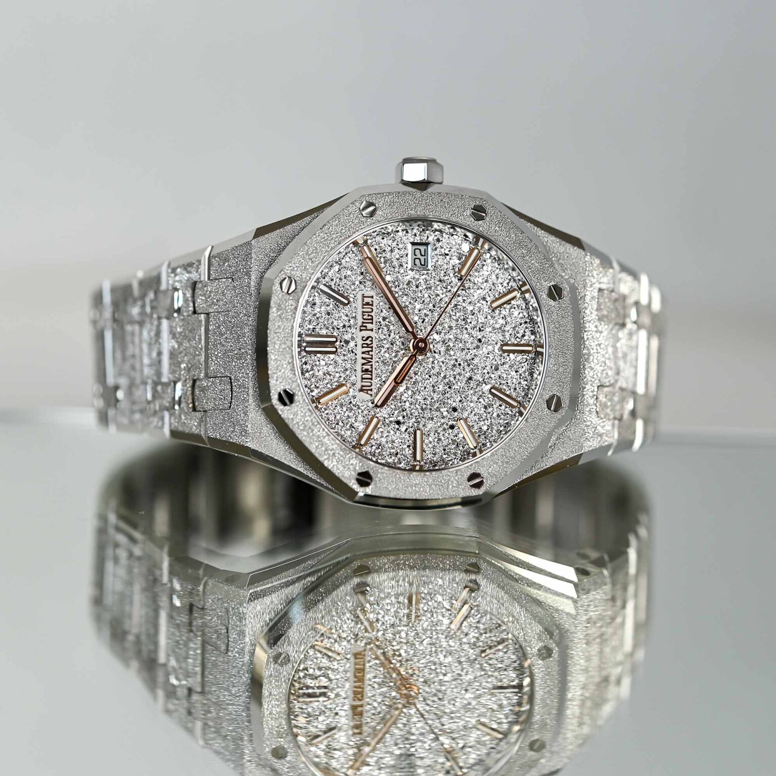 The Audemars Piguet Royal Oak Frosted Gold Selfwinding 34mm